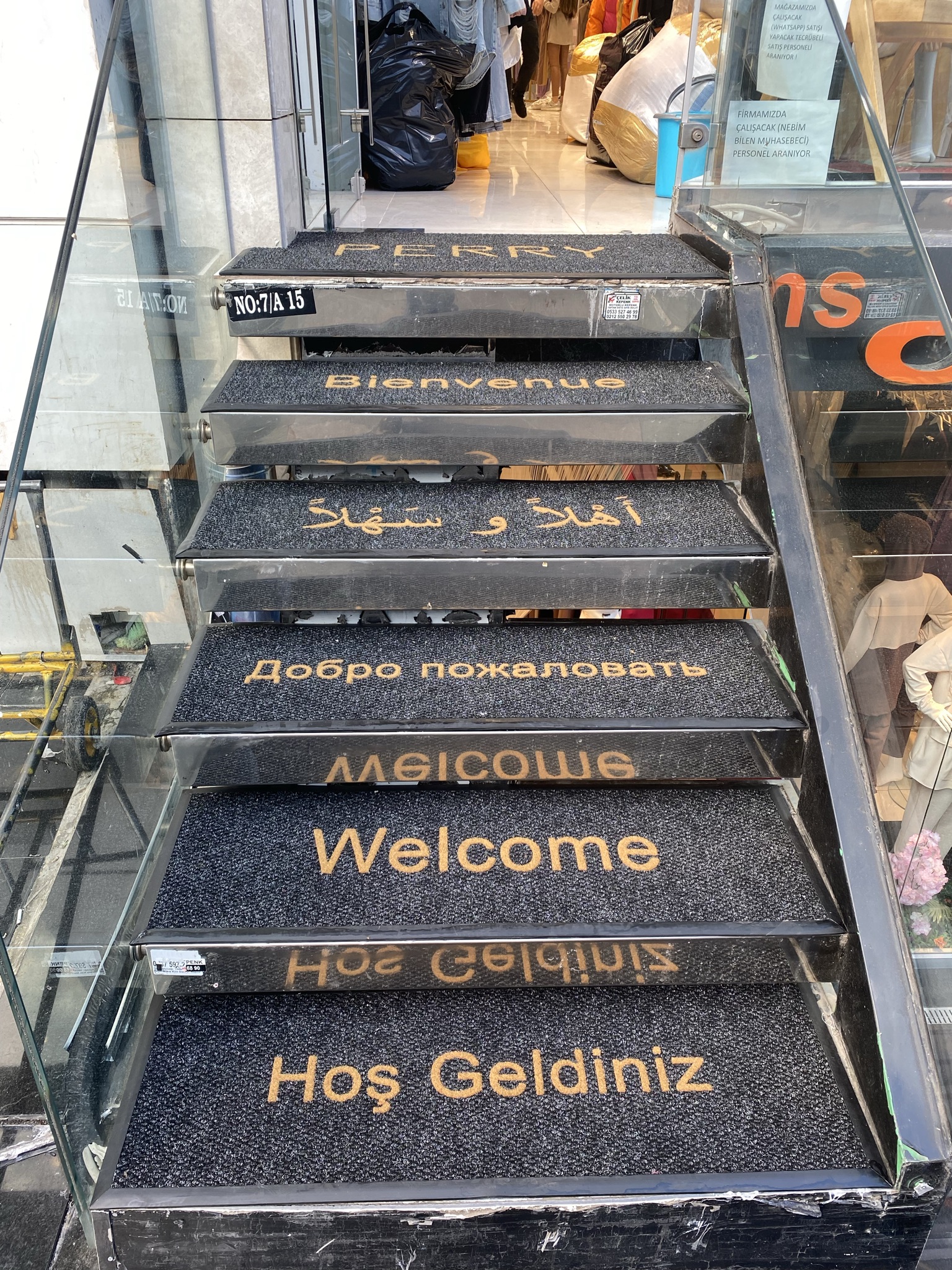 Merdiven Halısı Golden Carpet – Mekanınıza Özel Tasarımlar